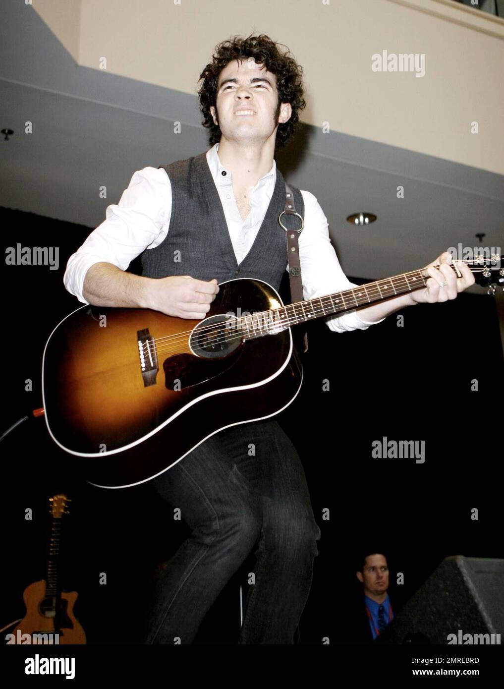 Exclusive!! American pop band The Jonas Brothers perform a free concert ...