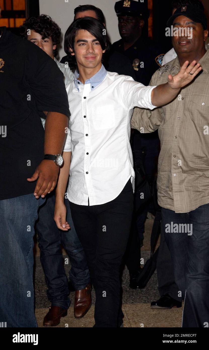 Superstar Pop band The Jonas Brothers make an appearance at the MTV ...