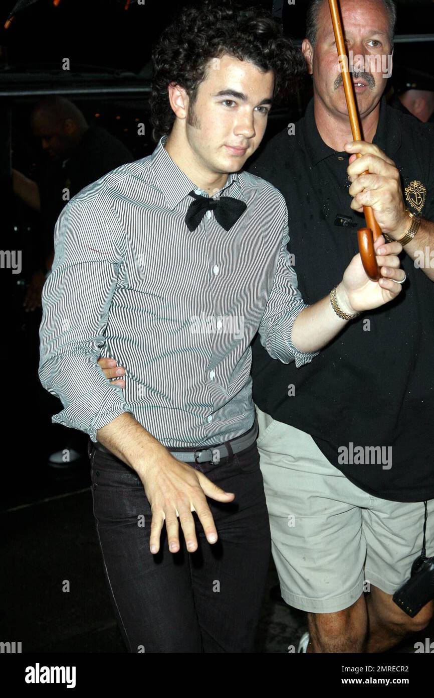 Superstar Pop band The Jonas Brothers make an appearance at the MTV ...