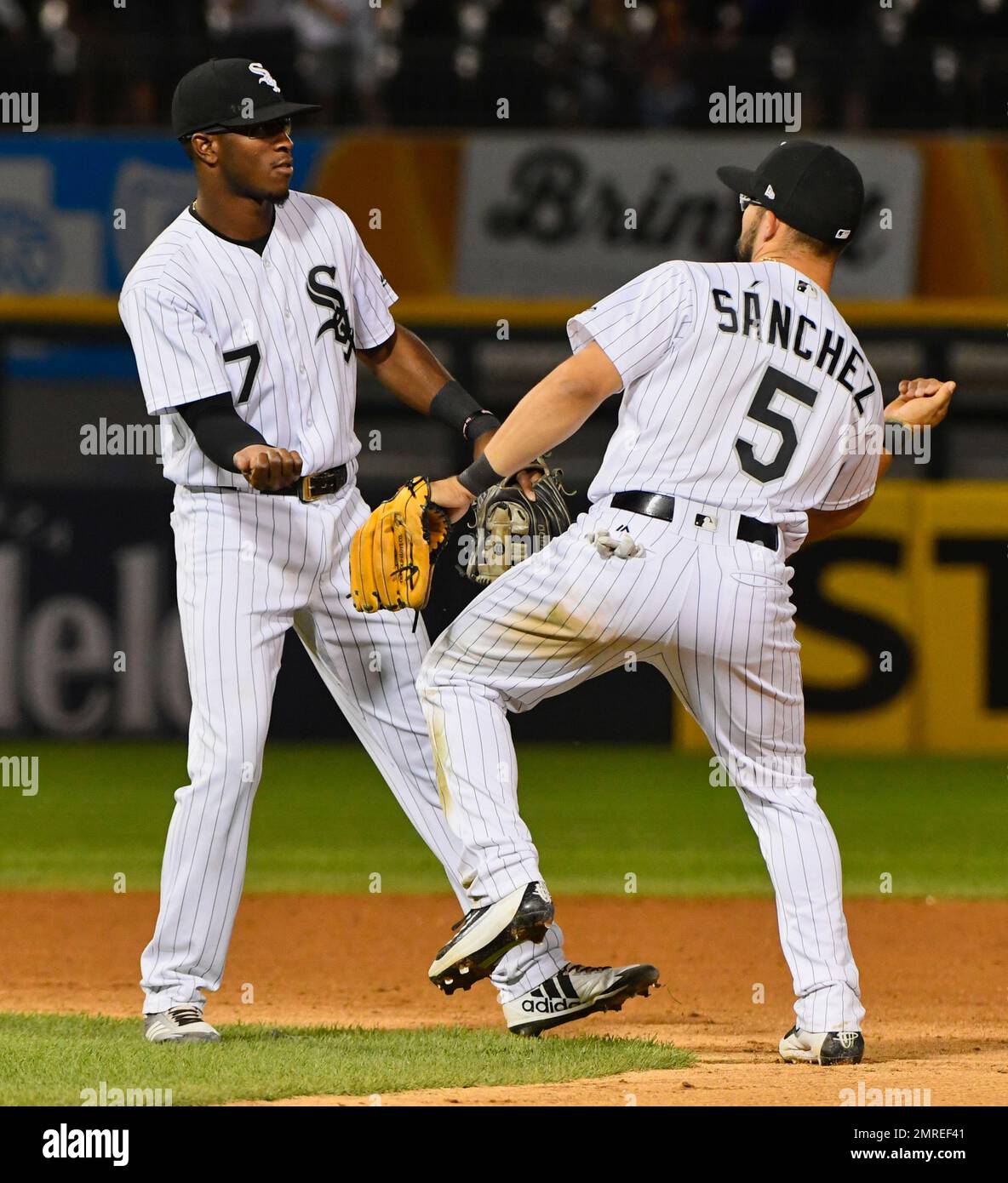 Chicago White Sox shortstop Tim Anderson (7) and second baseman Yolmer ...