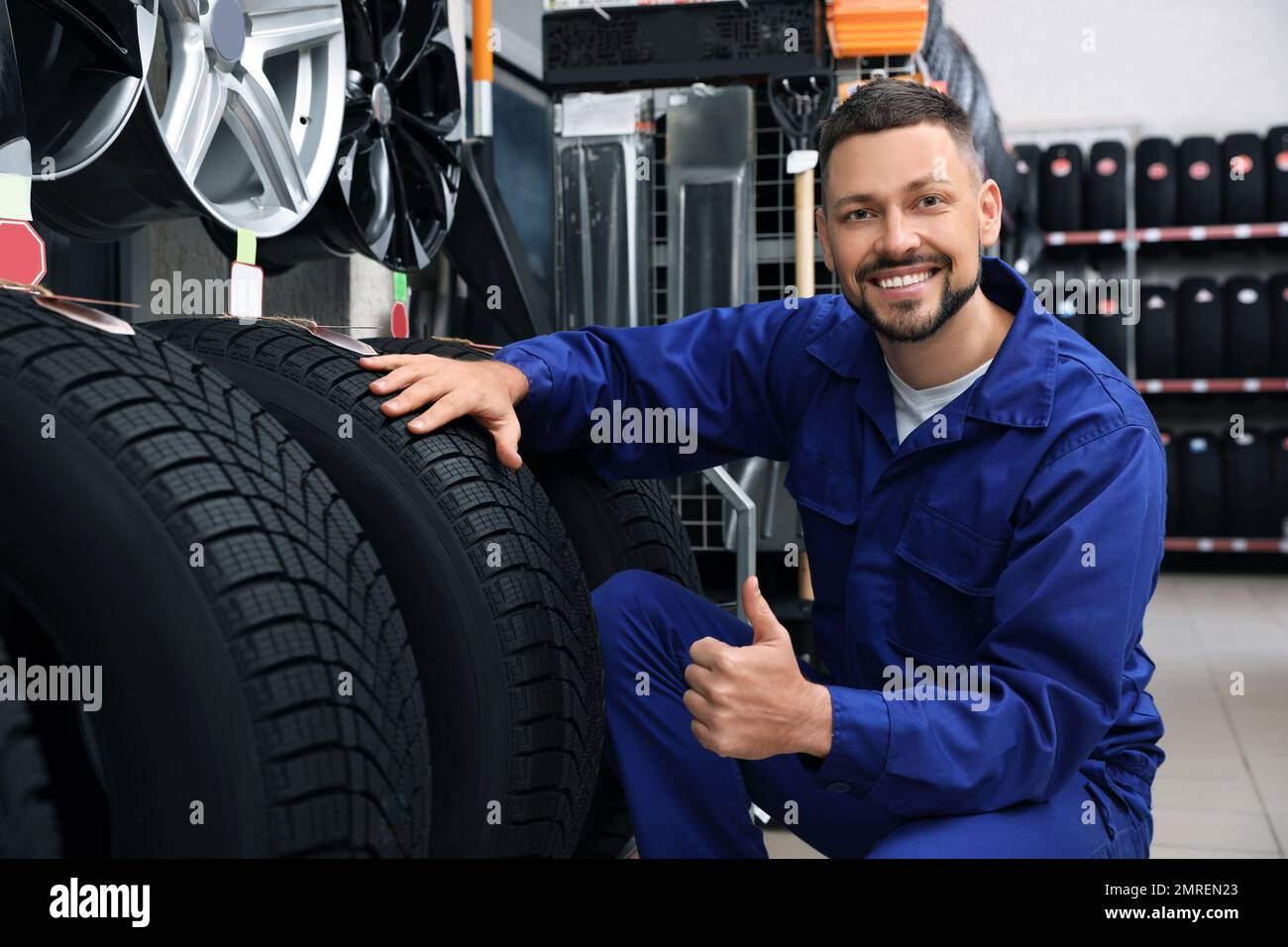 Male mechanic thumbs up car hi-res stock photography and images - Alamy
