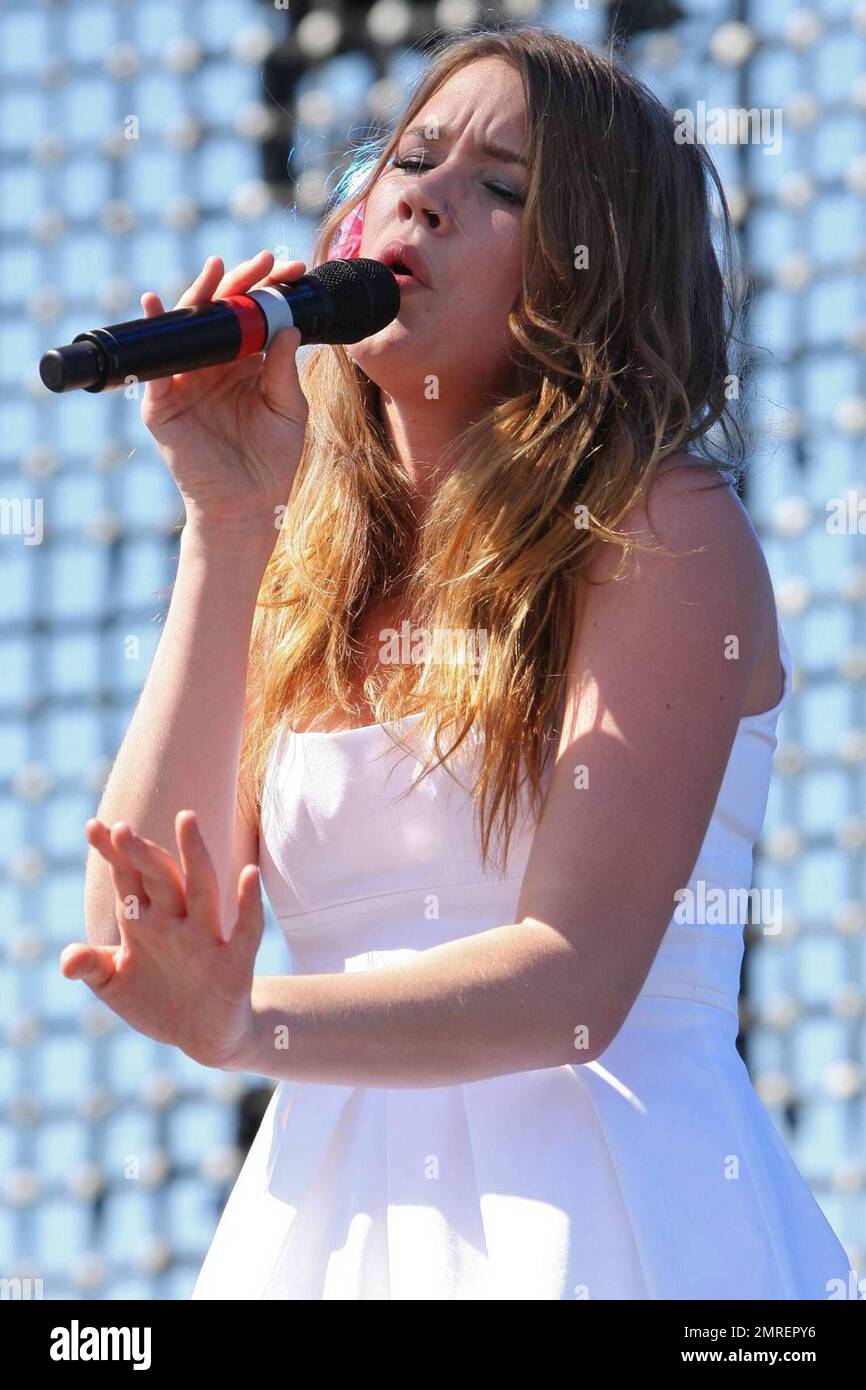 Joss Stone looks lovely in a white dress as she performs at Coachella ...