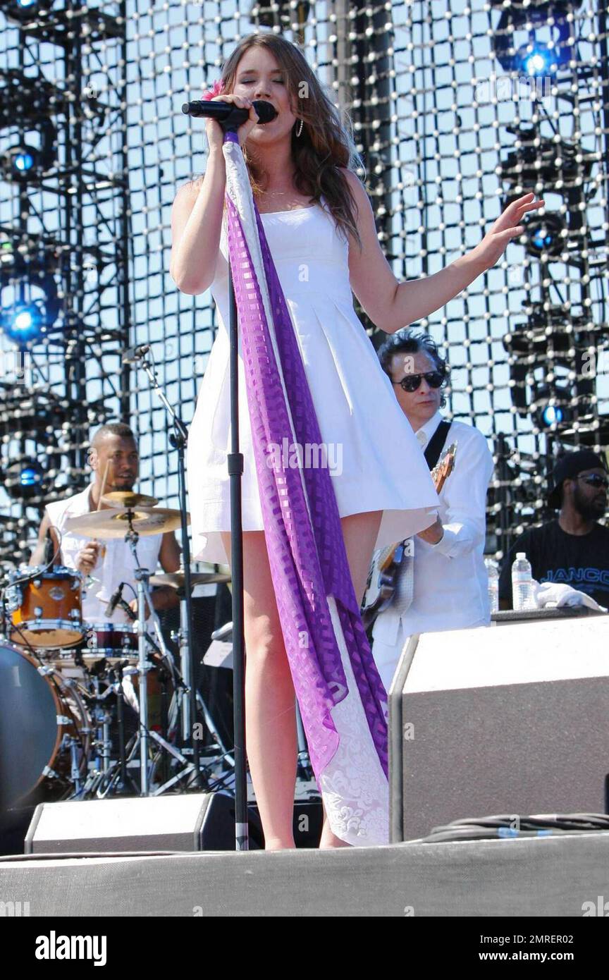 Joss Stone looks lovely in a white dress as she performs at Coachella ...