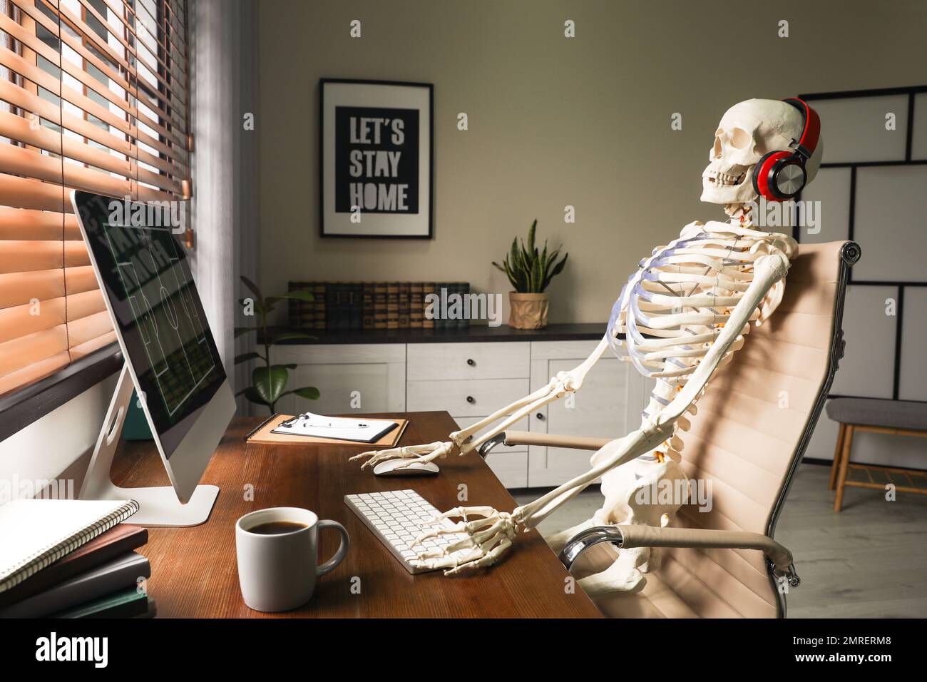 Skeleton sitting computer hi-res stock photography and images - Alamy