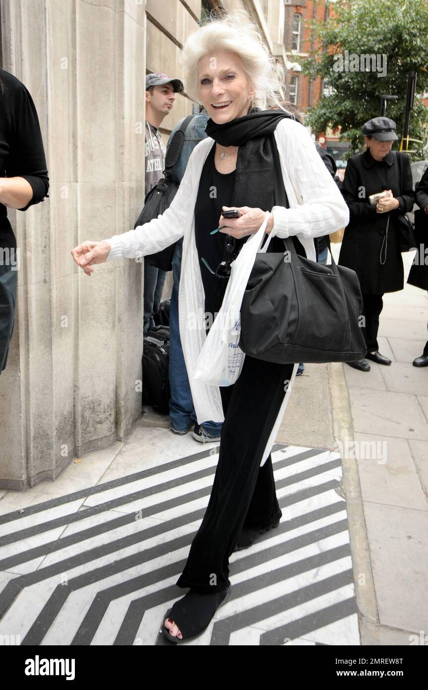 American singer Judy Collins, 71, looks great as she smiles and waves ...