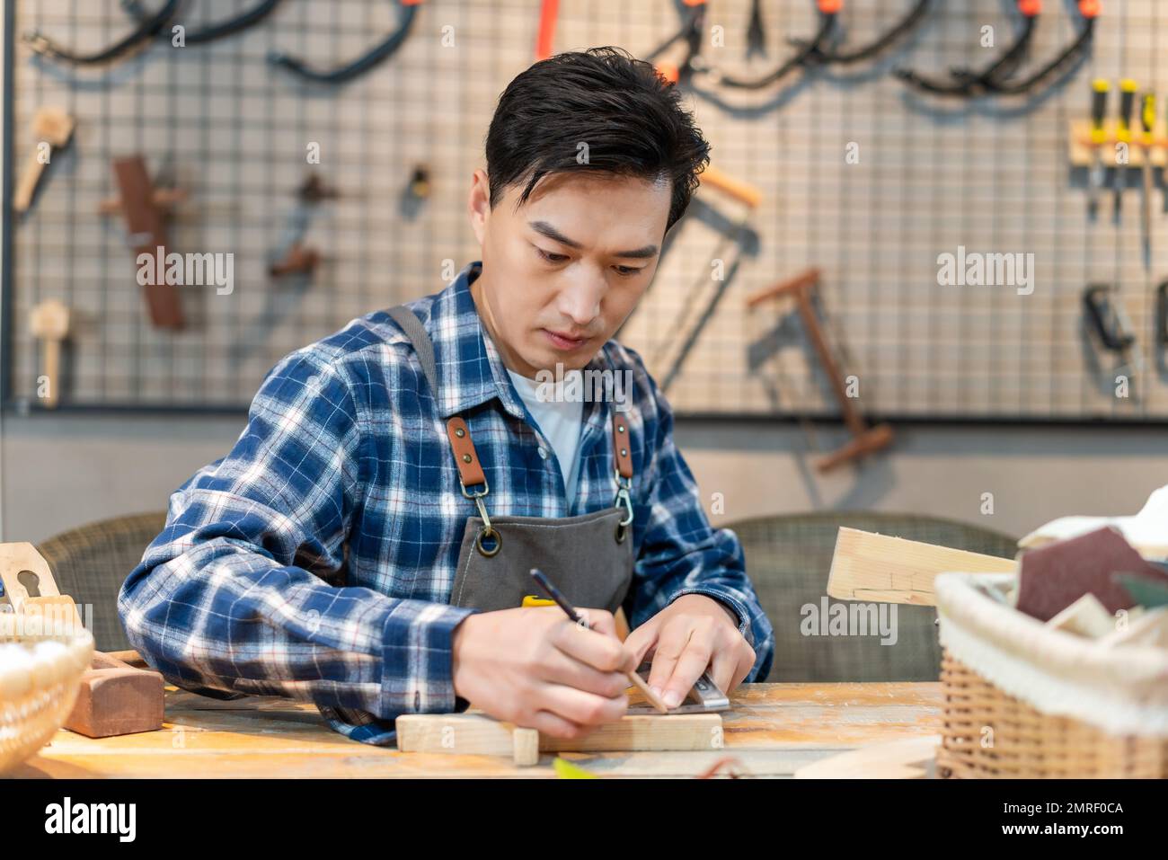 Chinese carpenter hi-res stock photography and images - Alamy