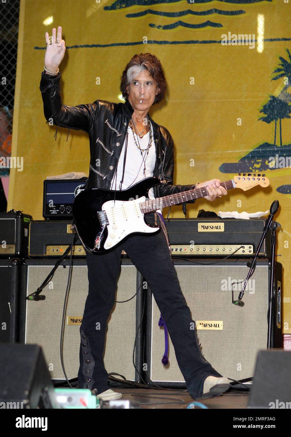 Joe perry juliette lewis hi-res stock photography and images - Alamy