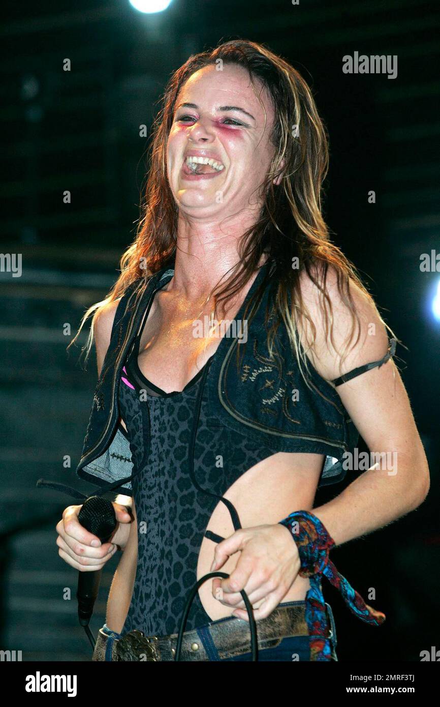 Juliette Lewis shows a Red Indian vibe with her band Juliette and the ...