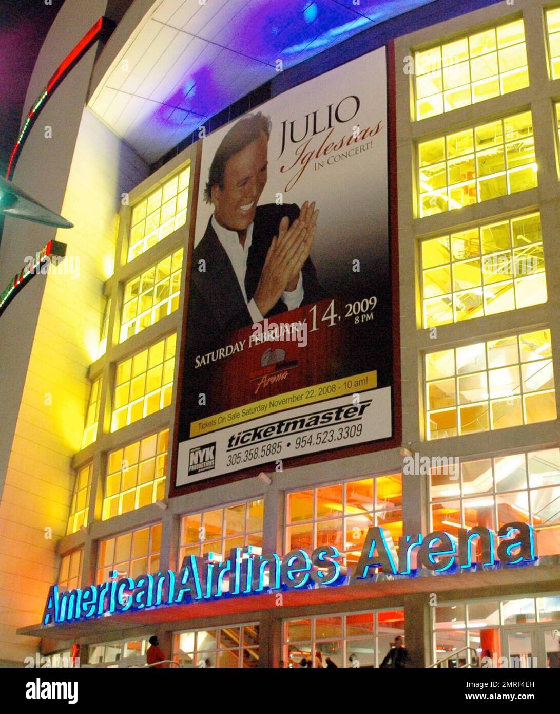 Legendary Latin crooner Julio Iglesias performs live at Miami's ...