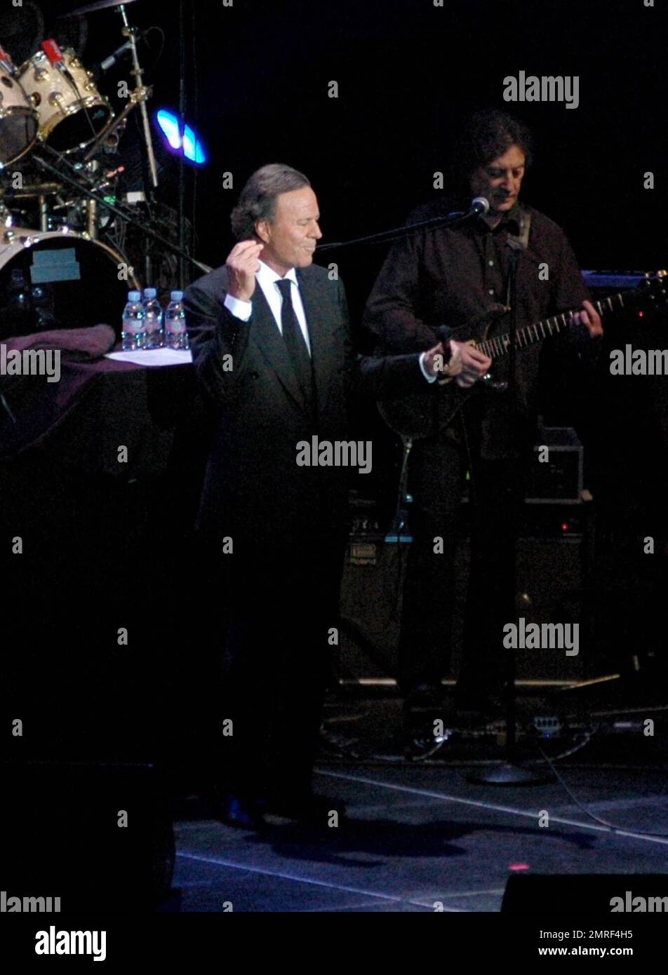 Legendary Latin crooner Julio Iglesias performs live at Miami's ...