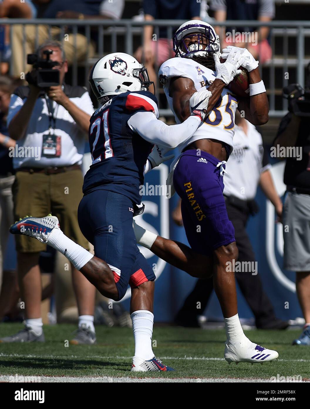 East Carolina wide receiver Davon Grayson (85) catches a touchdown over ...