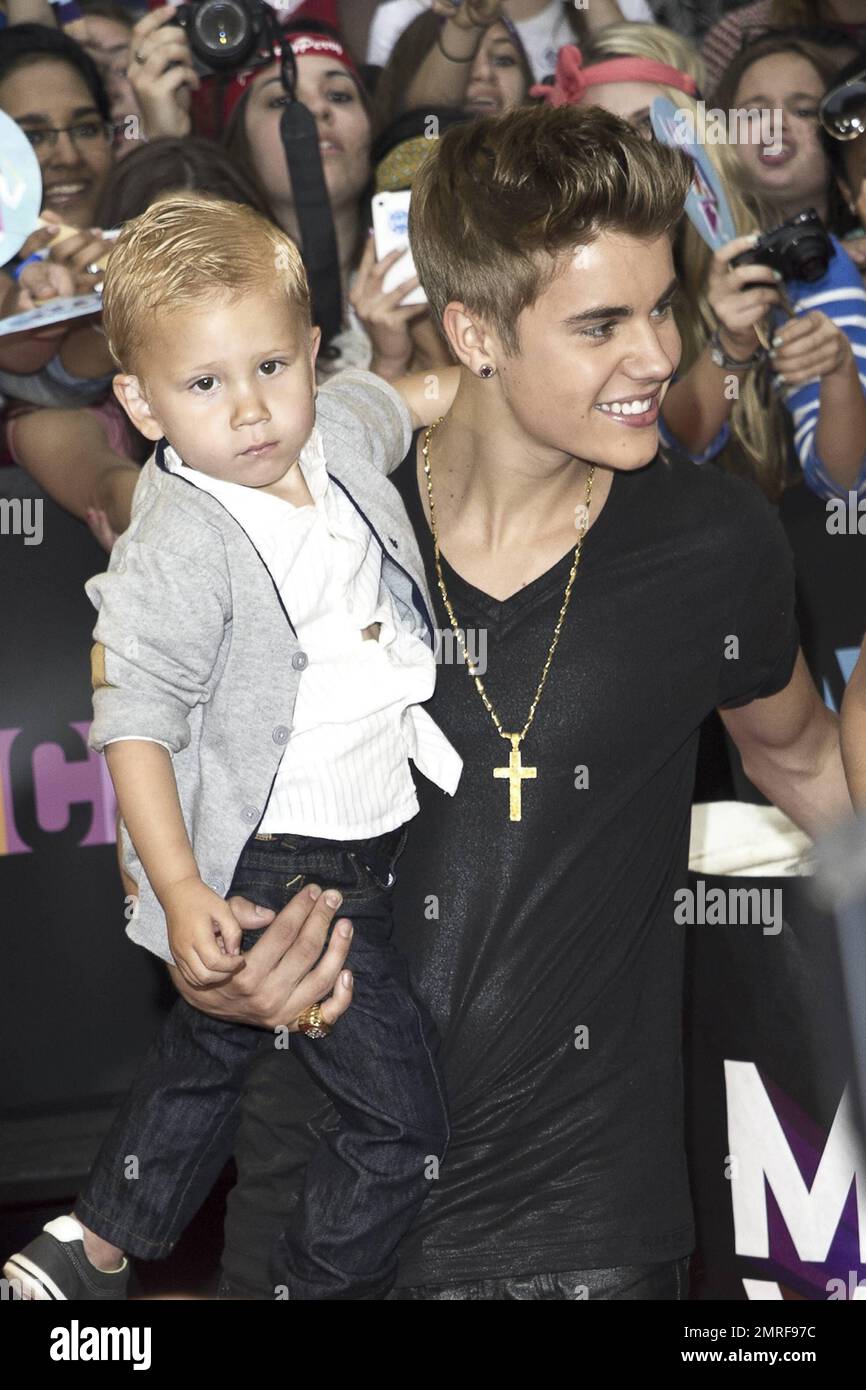 Justin Bieber carries baby brother Jaxon at the 23rd Annual MuchMusic ...