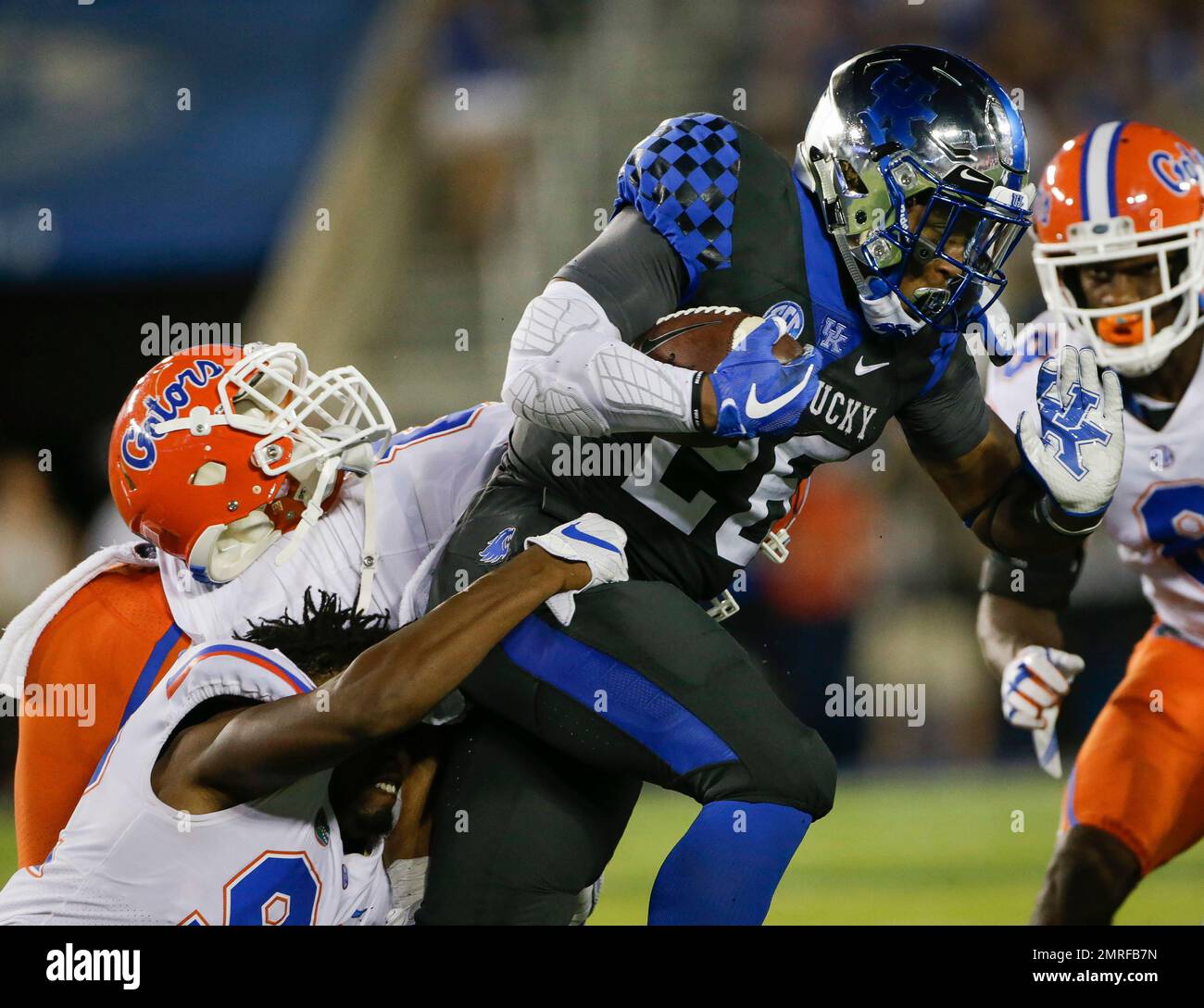 Florida defensive lineman Jabari Zuniga loses his helmet as he tackles ...