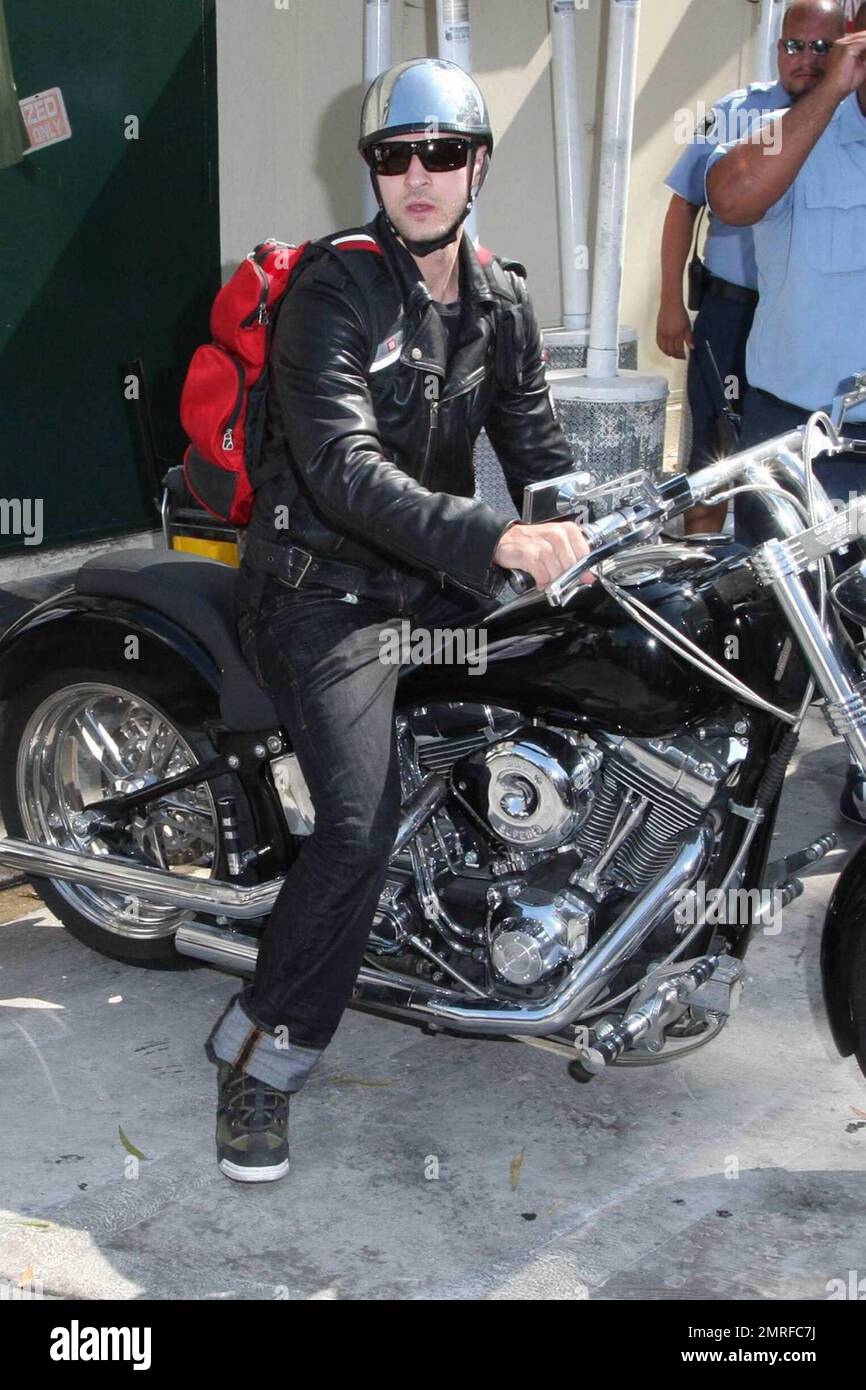 Biker dude Justin Timberlake leaves Cafe Med at Sunset Plaza looking ...