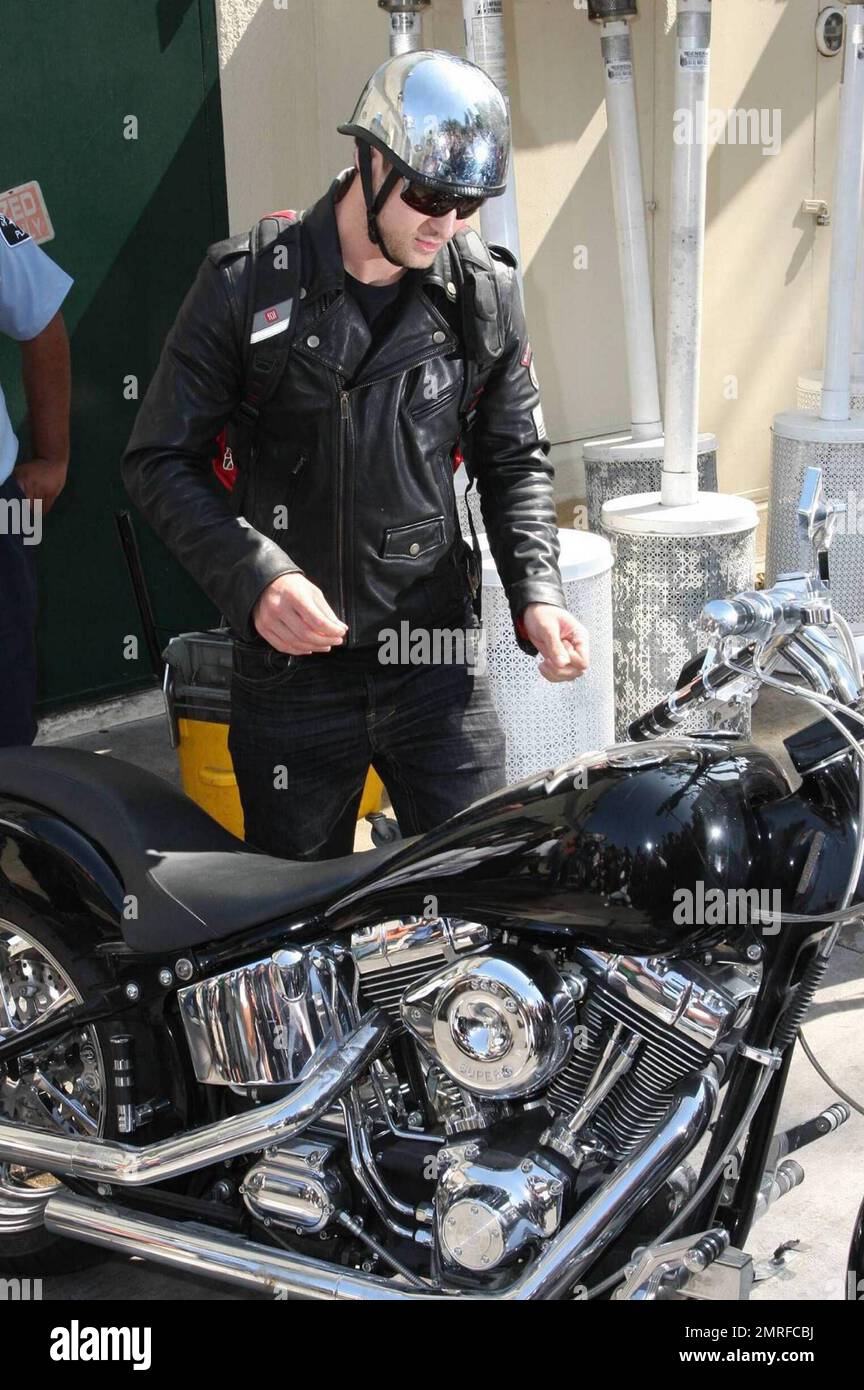 Biker dude Justin Timberlake leaves Cafe Med at Sunset Plaza looking ...