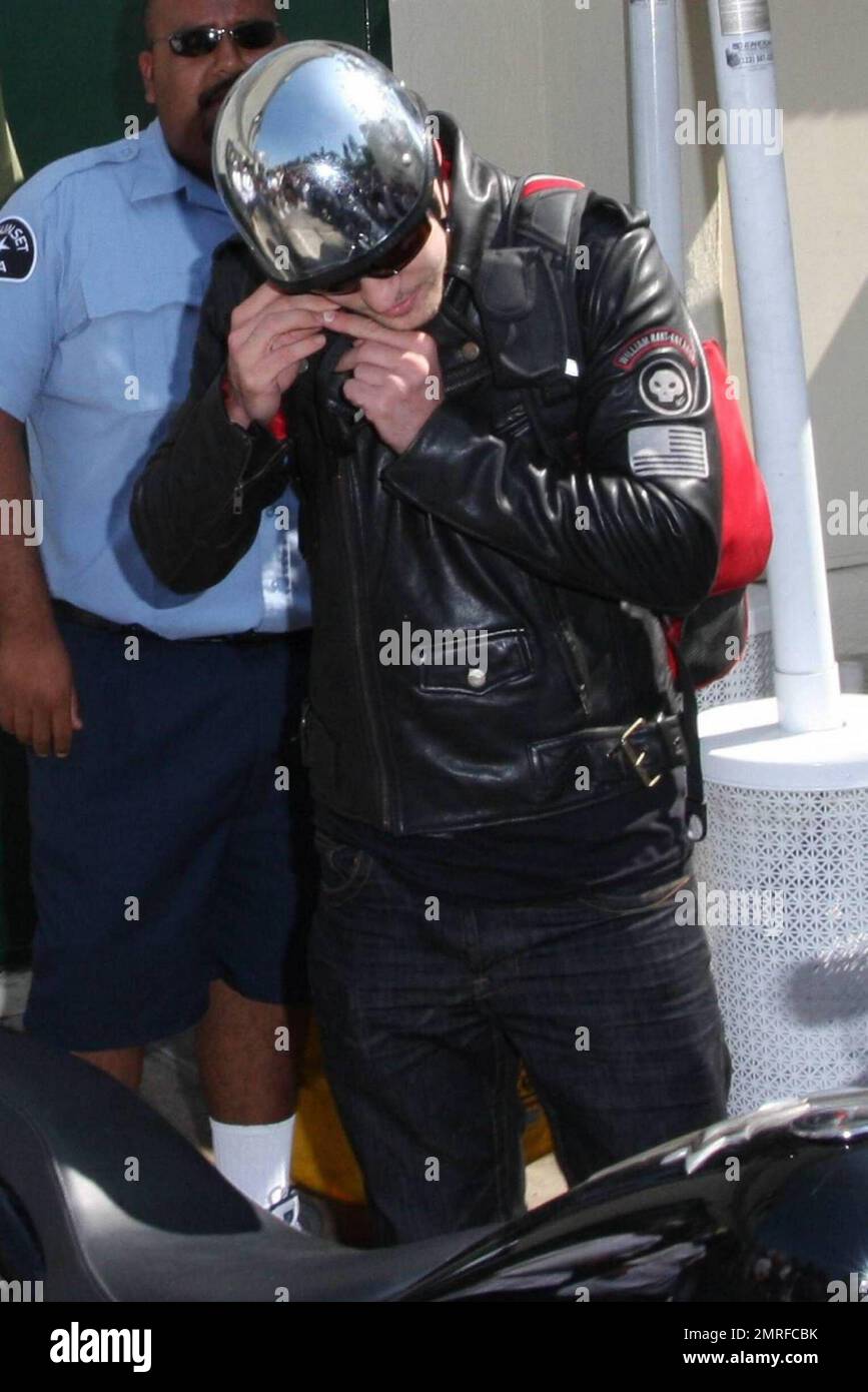 - Biker dude Justin Timberlake leaves Cafe Med at Sunset Plaza looking ...