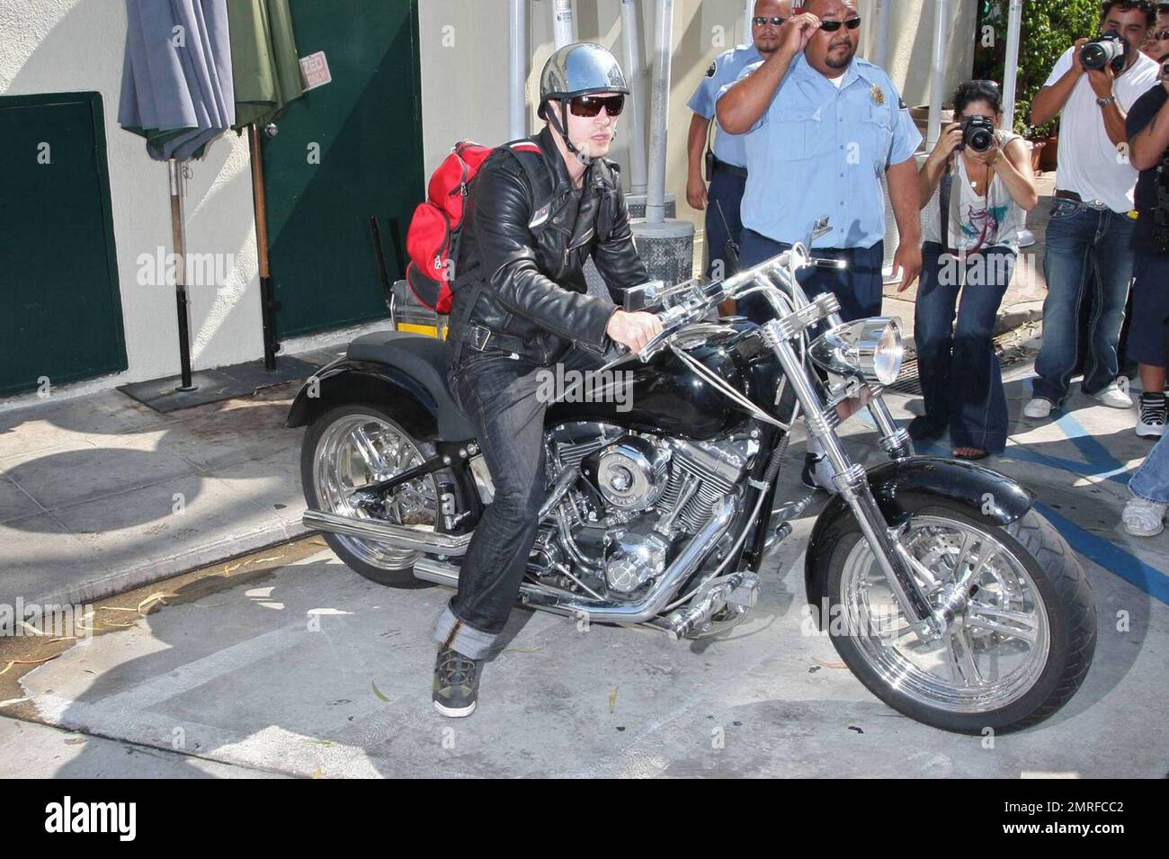 - Biker dude Justin Timberlake leaves Cafe Med at Sunset Plaza looking ...