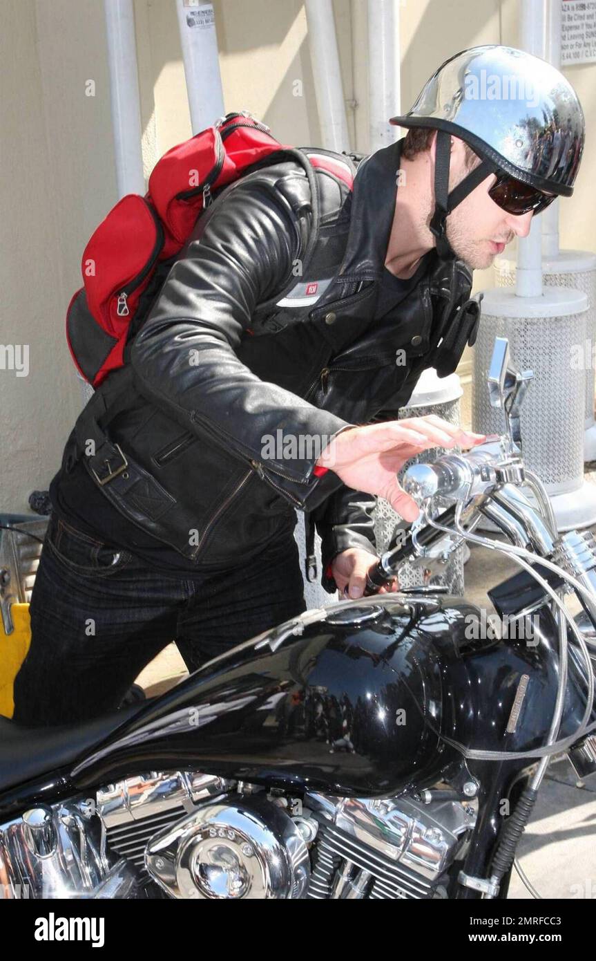 - Biker dude Justin Timberlake leaves Cafe Med at Sunset Plaza looking ...