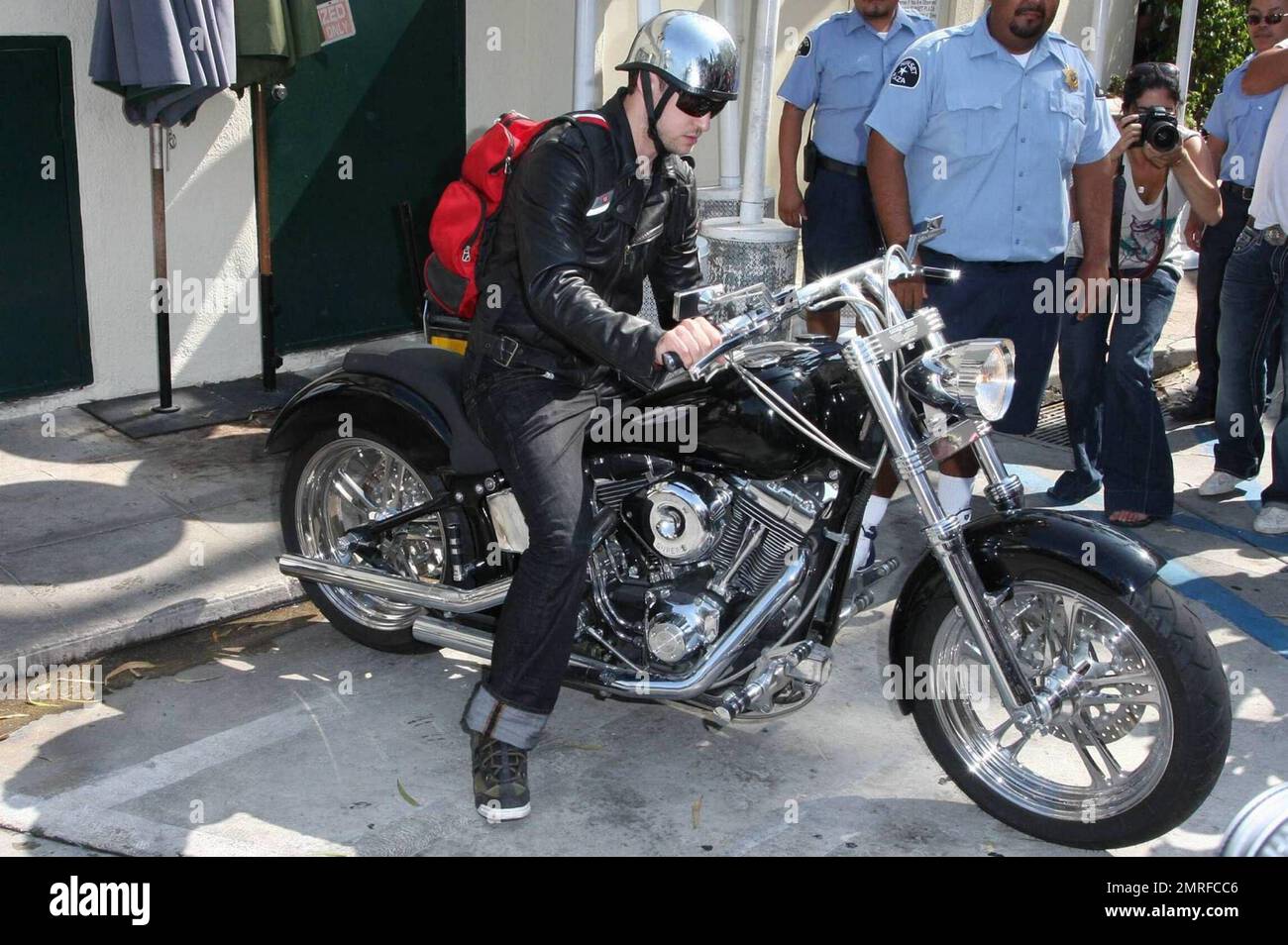 - Biker dude Justin Timberlake leaves Cafe Med at Sunset Plaza looking ...