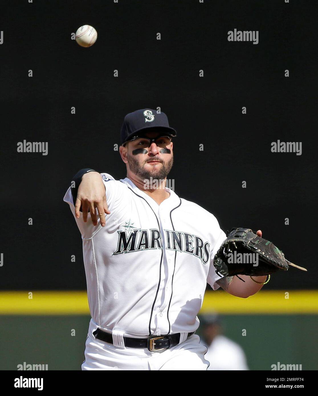 Seattle Mariners first baseman Yonder Alonso in action in a baseball ...