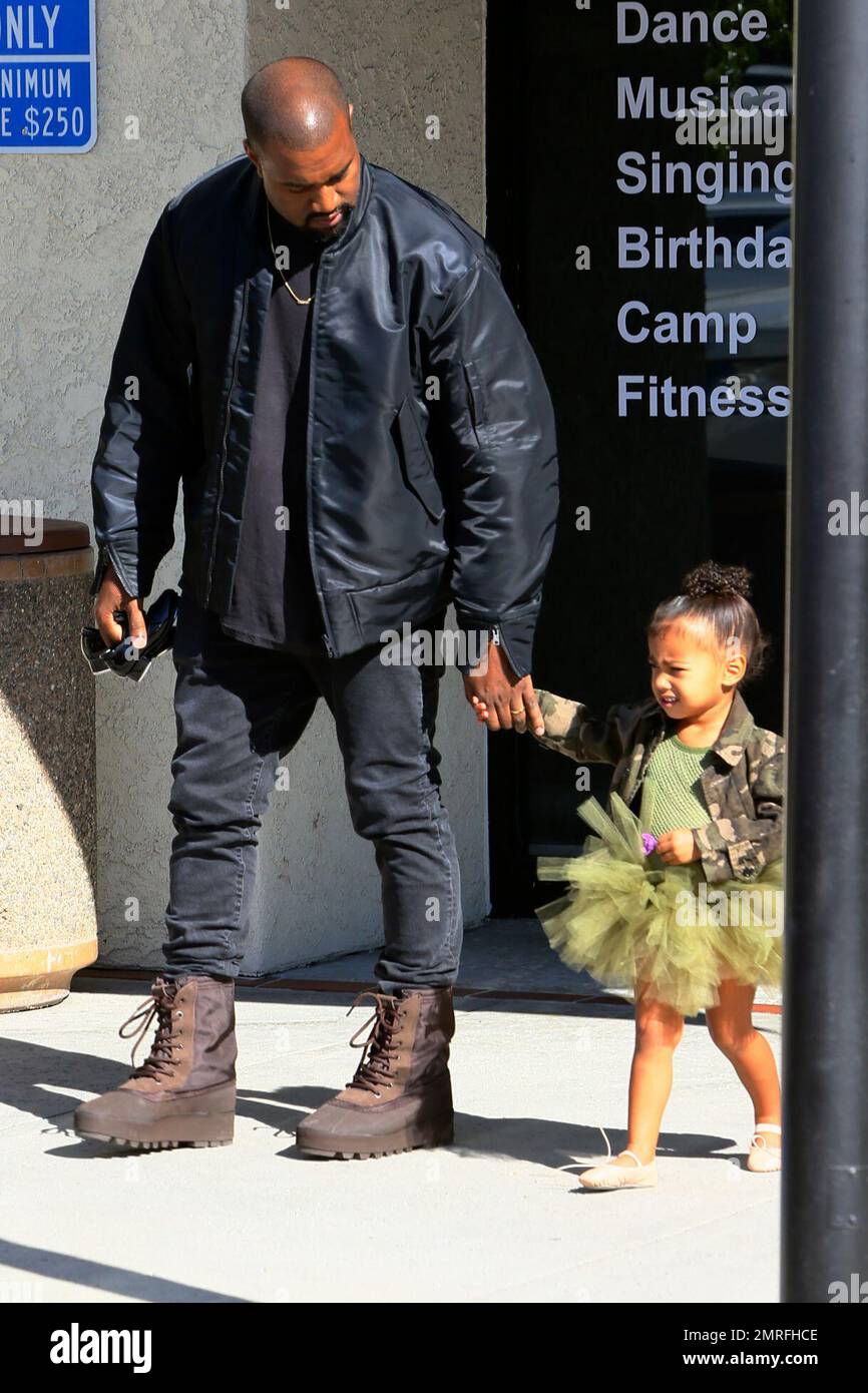 Father dance class hi-res stock photography and images - Alamy