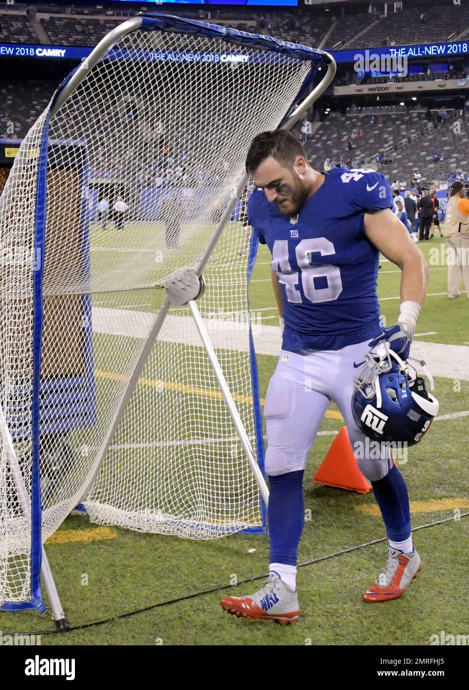 New York Giants middle linebacker Calvin Munson (46) leaves the field ...