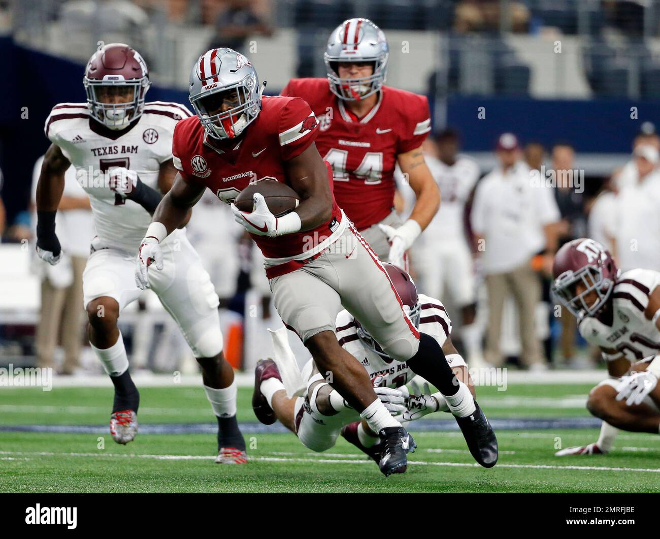 Arkansas running back David Williams (33) evades Texas A&M defenders as ...