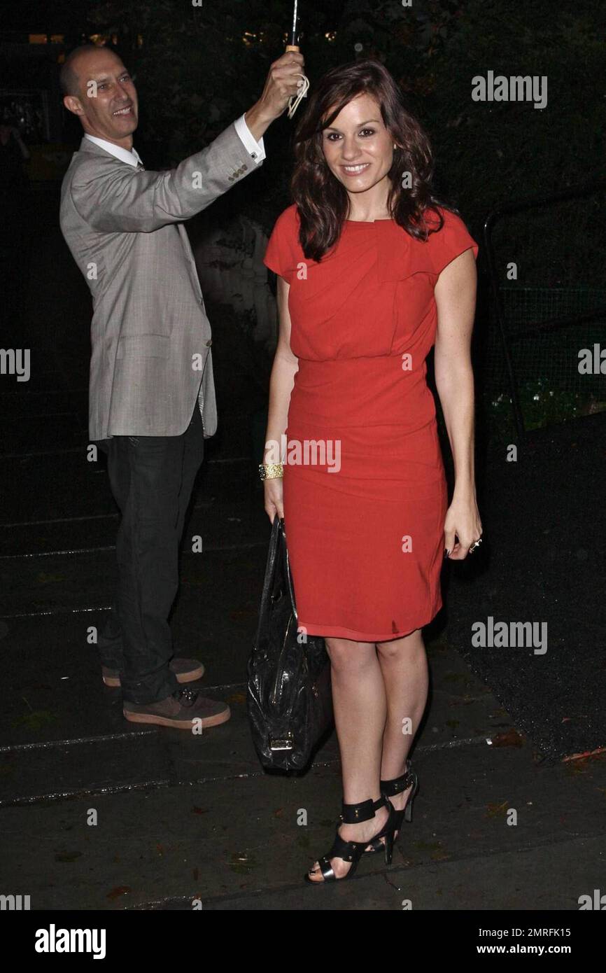 "American Idol" judge Kara DioGuardi smiles for the cameras while ...