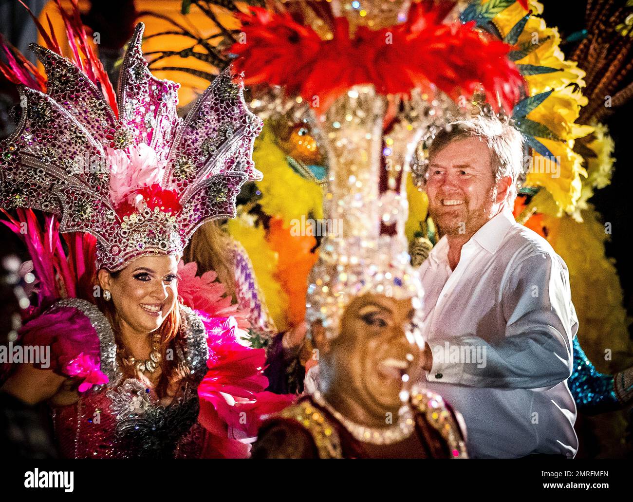 ARUBA - King Willem-Alexander dances during a visit to Bon Bini ...