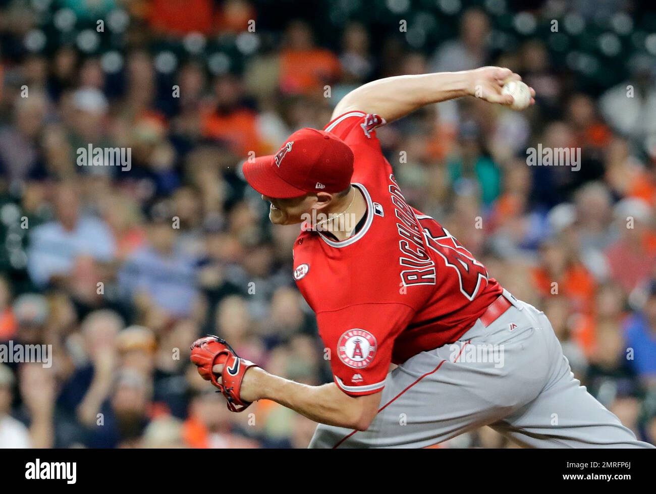 Los Angeles Angels starting pitcher Garrett Richards throws against the ...