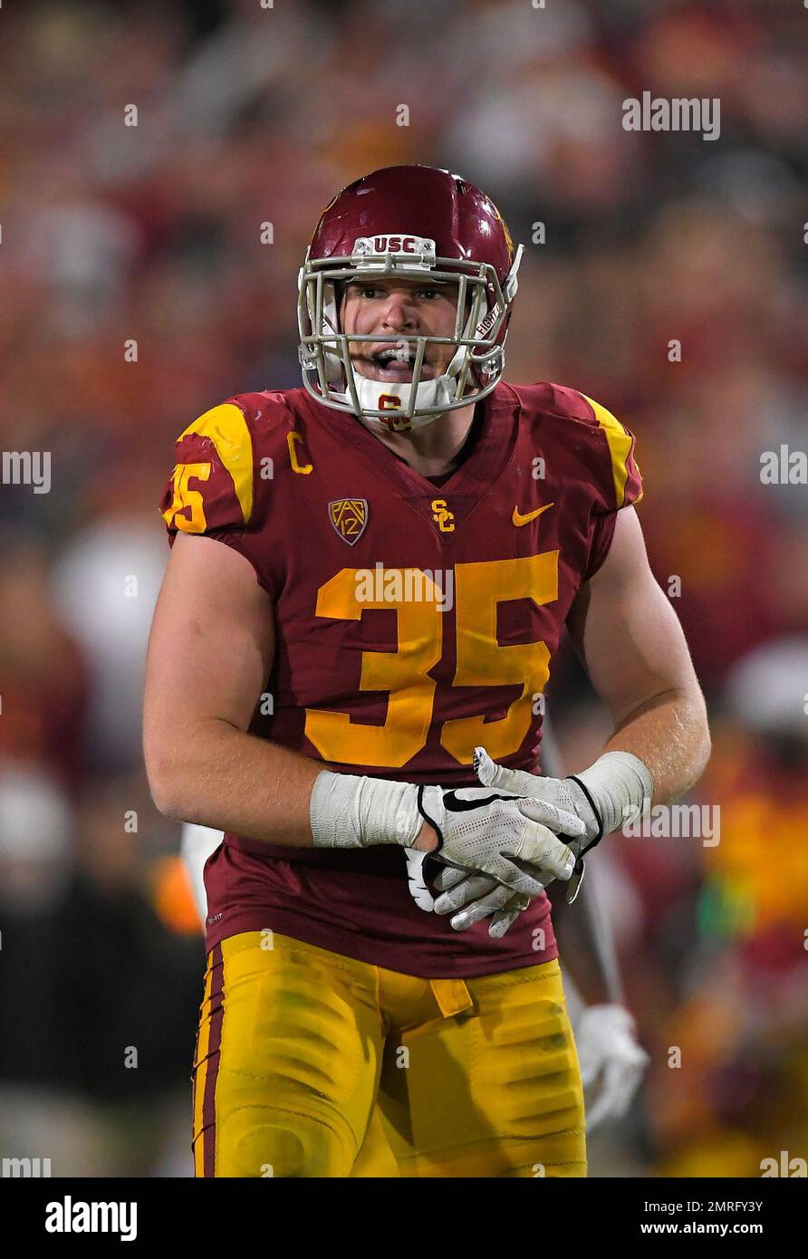Southern California linebacker Cameron Smith gets ready to run a play ...
