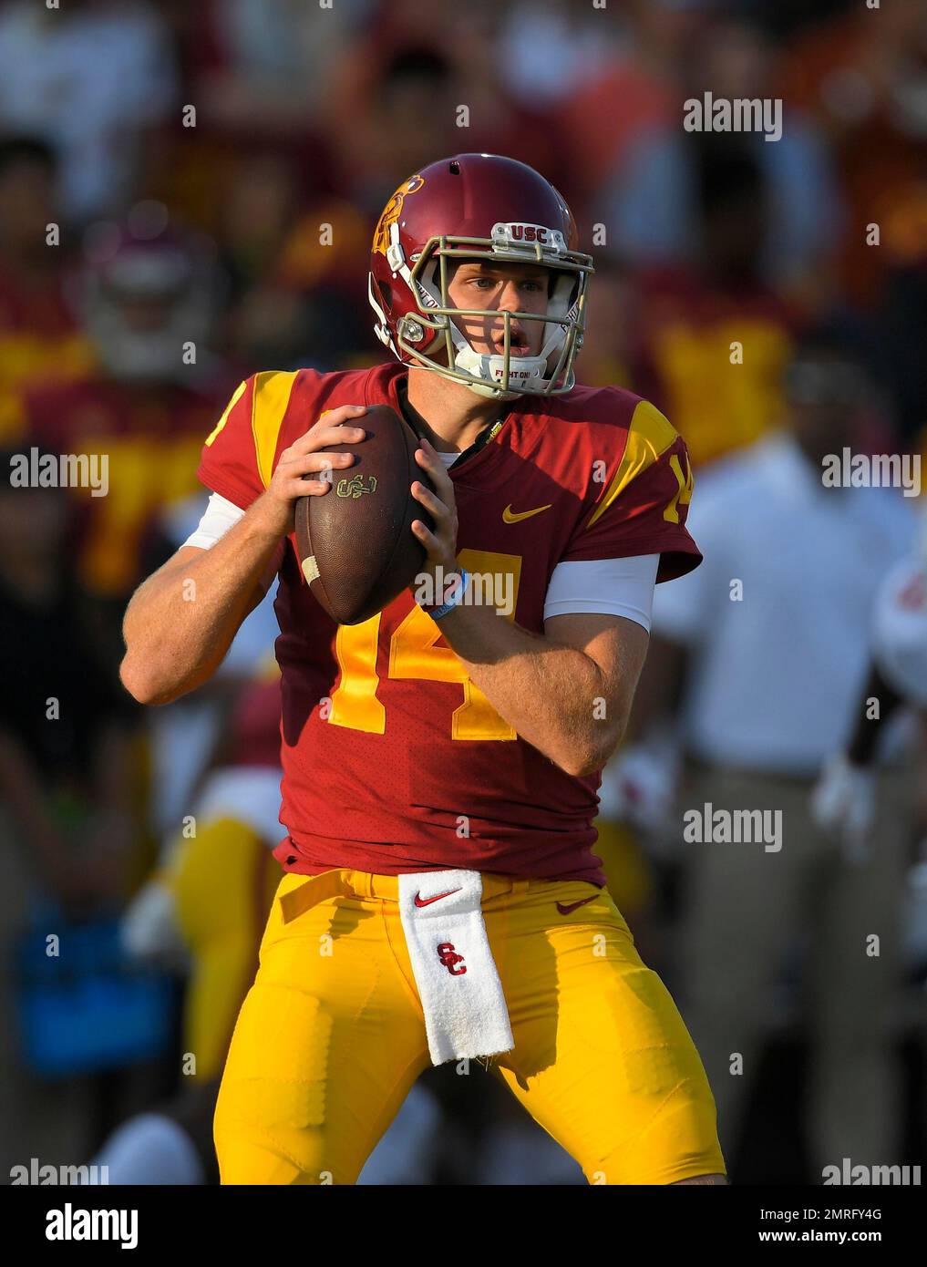 Southern California quarterback Sam Darnold gets set to pass during the ...