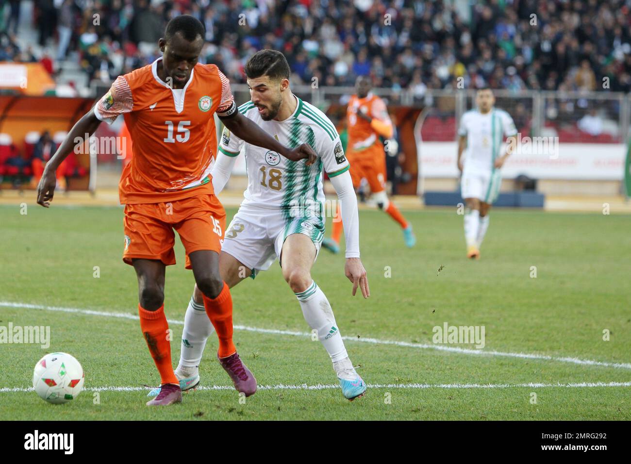 Oran. 1st Feb, 2023. Boureima Katakore (L) of Niger vies with Aimen ...