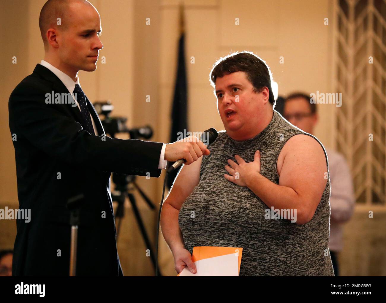 Tami Haught, of Nahua, Iowa, asks U.S. Sen. Joni Ernst, R-Iowa, a ...