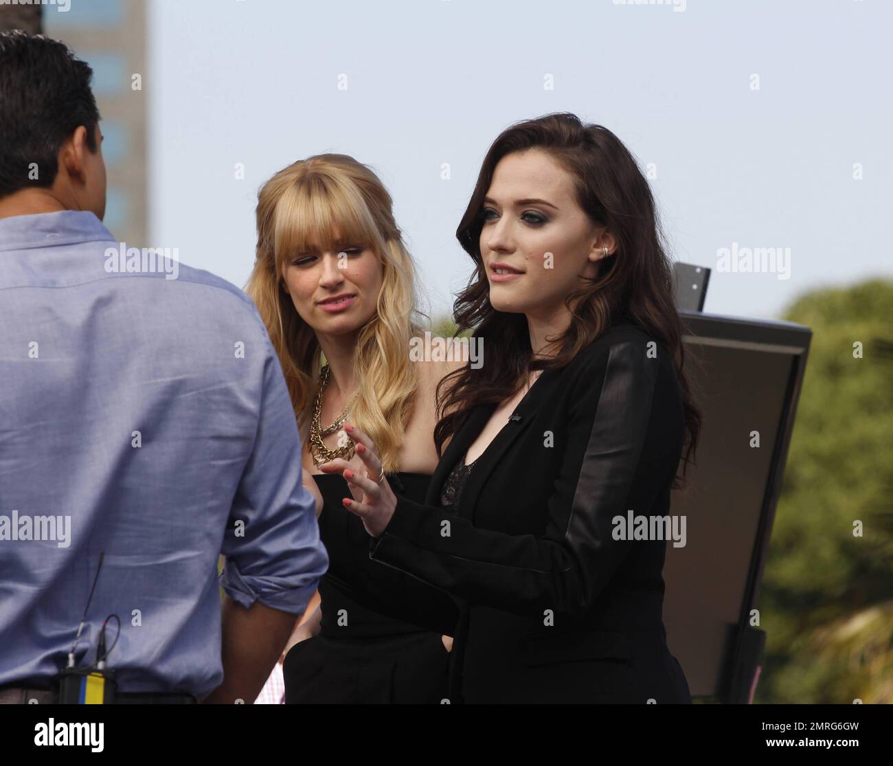 “2 Broke Girls” stars Kat Dennings and Beth Behrs are spotted at the ...