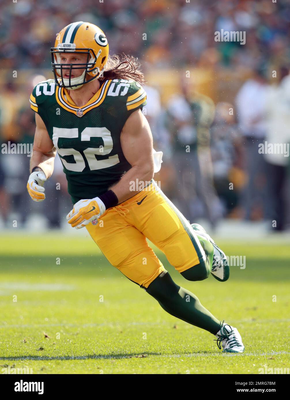Green Bay Packers outside linebacker Clay Matthews (52) rushes against ...