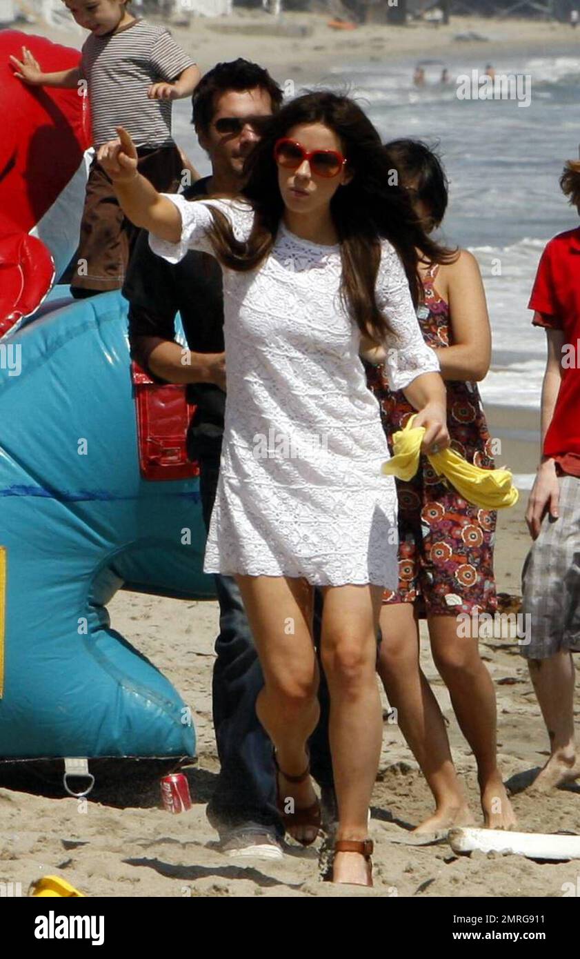 Kate Beckinsale, hubby Len and daughter Lily stop in at the Malibu ...