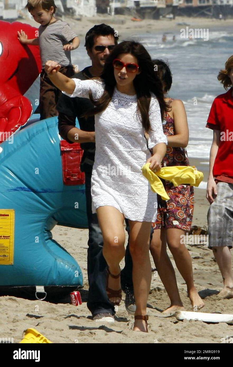 Kate Beckinsale, hubby Len and daughter Lily stop in at the Malibu ...