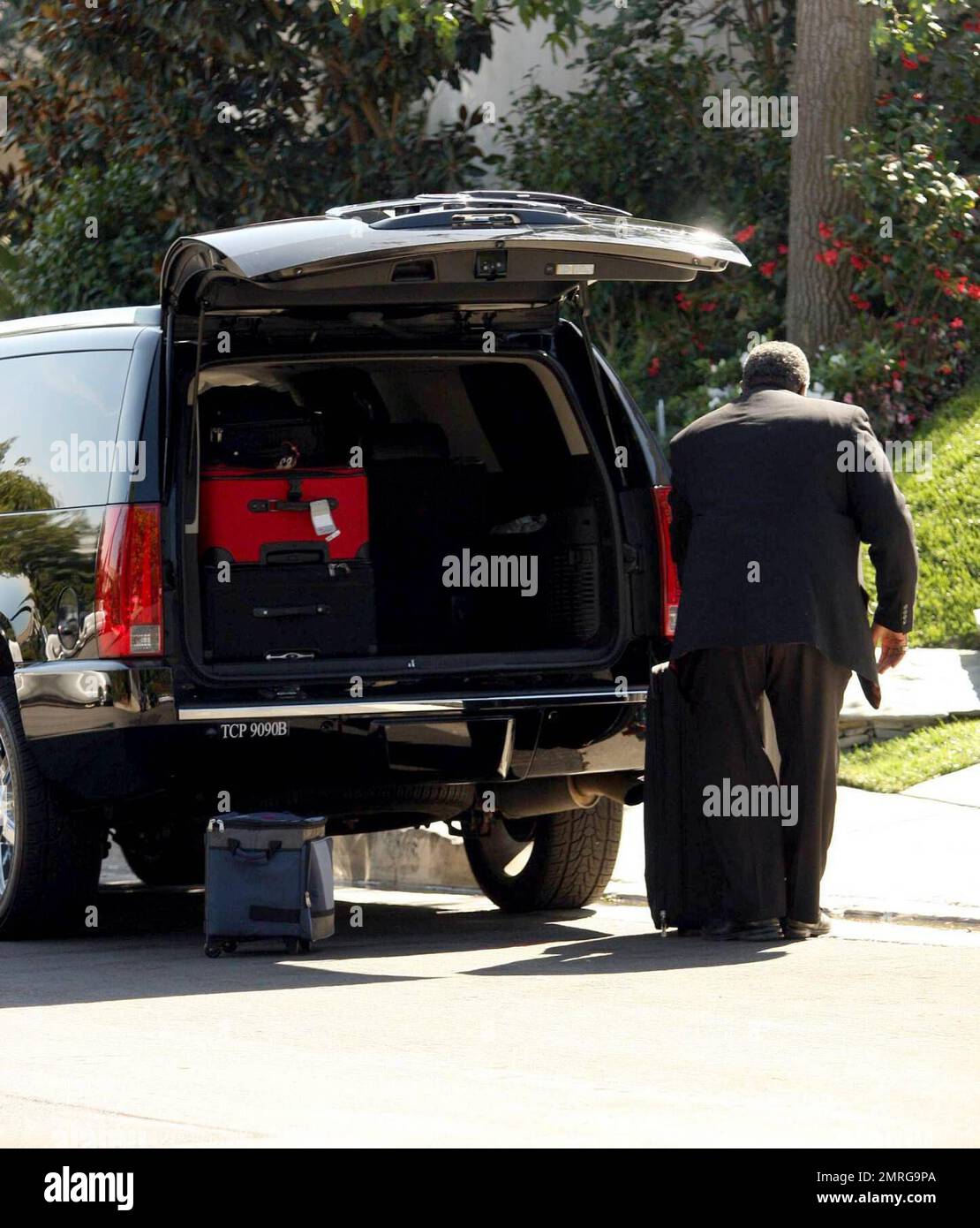 Exclusive!! Kate Beckinsale is picked up at her home by limo and taken ...