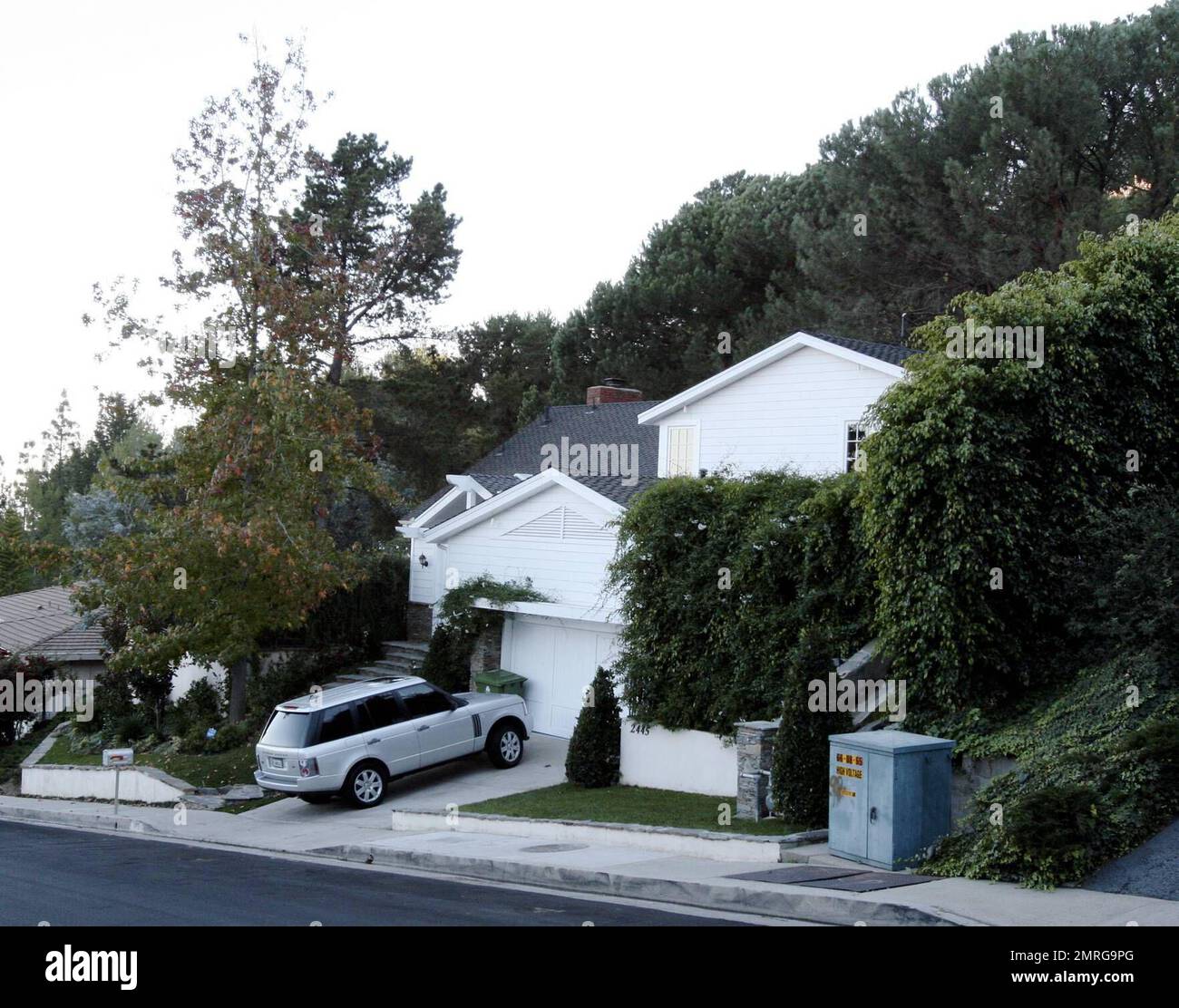 Kate Beckinsale's new mansion in Brentwood, Ca. 11/19/06 Stock Photo ...