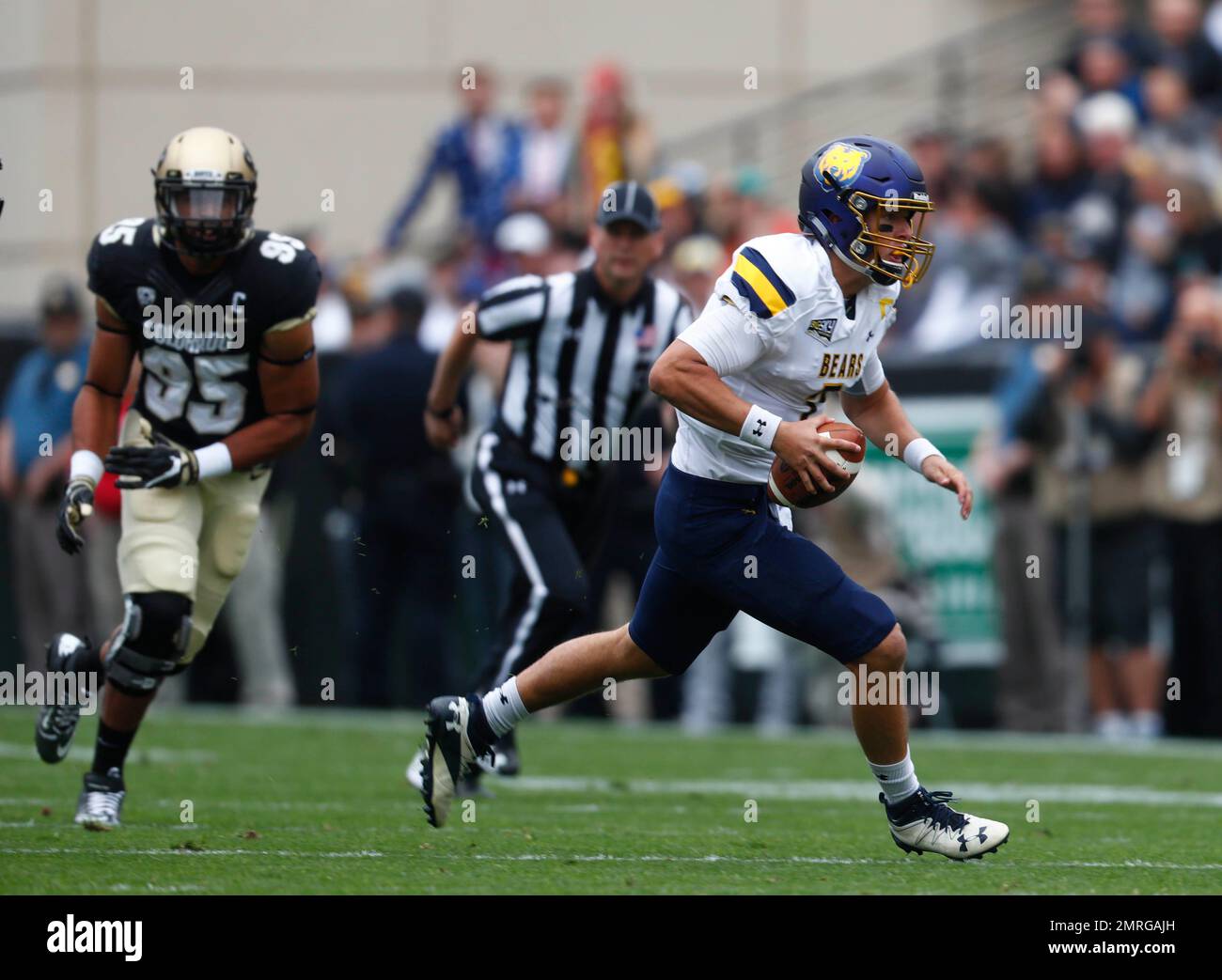 Northern Colorado Bears quarterback Jacob Knipp (7) in the first half ...