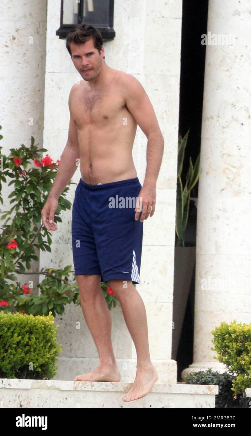 EXCLUSIVE!! Kate Hudson relaxes poolside in a blue bikini with her ...