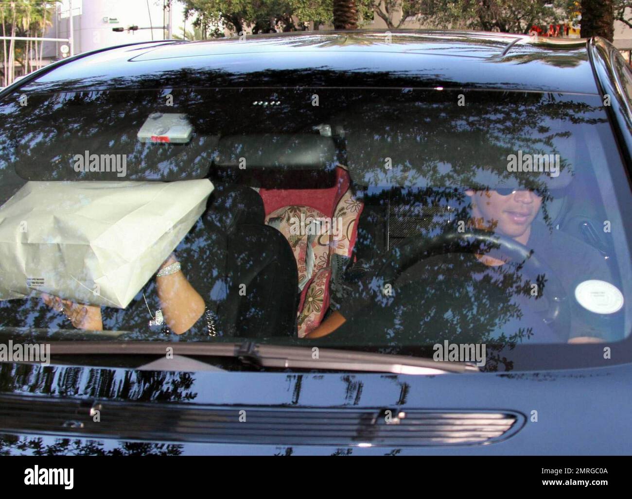 Kate Hudson and her beau Alexander Rodriguez lunch together at Houstons ...
