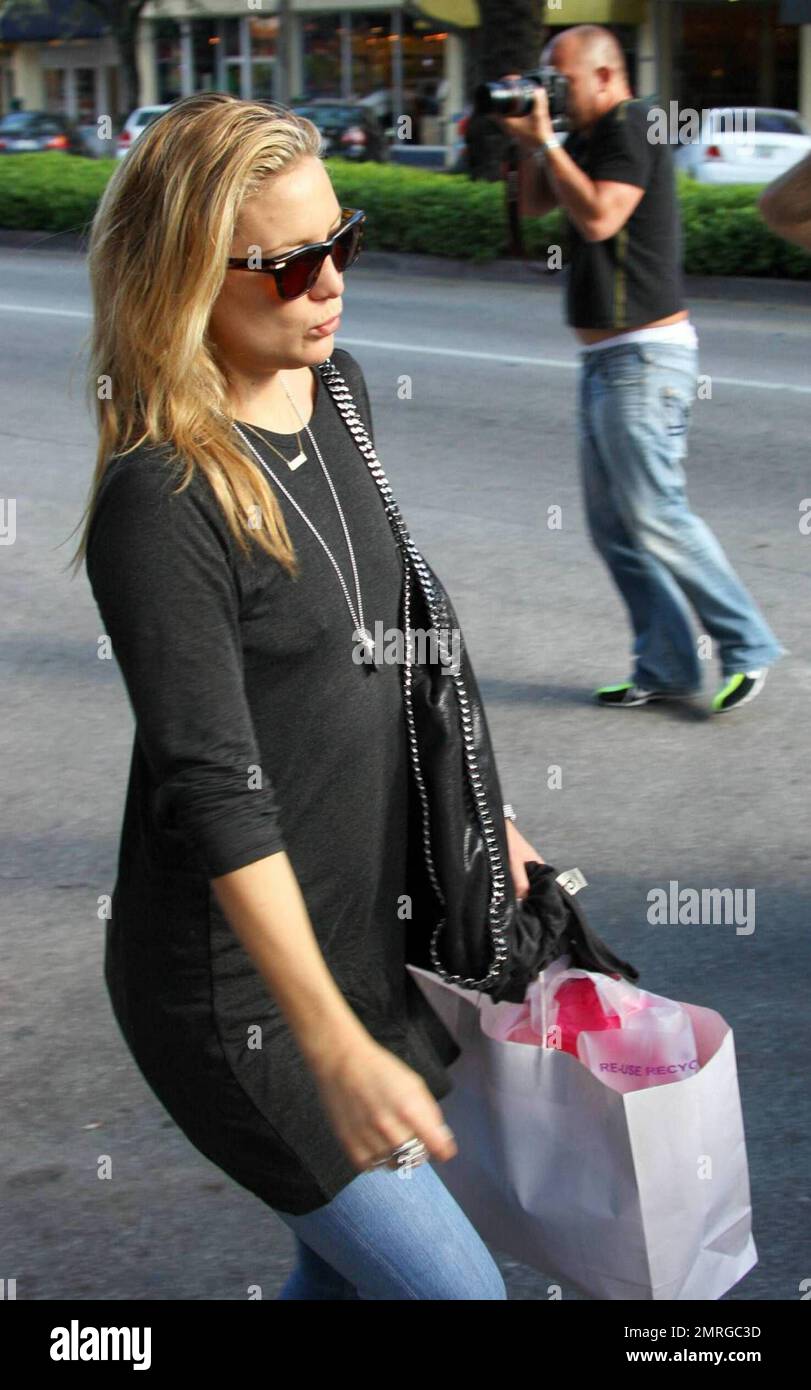Kate Hudson and her beau Alexander Rodriguez lunch together at Houstons ...