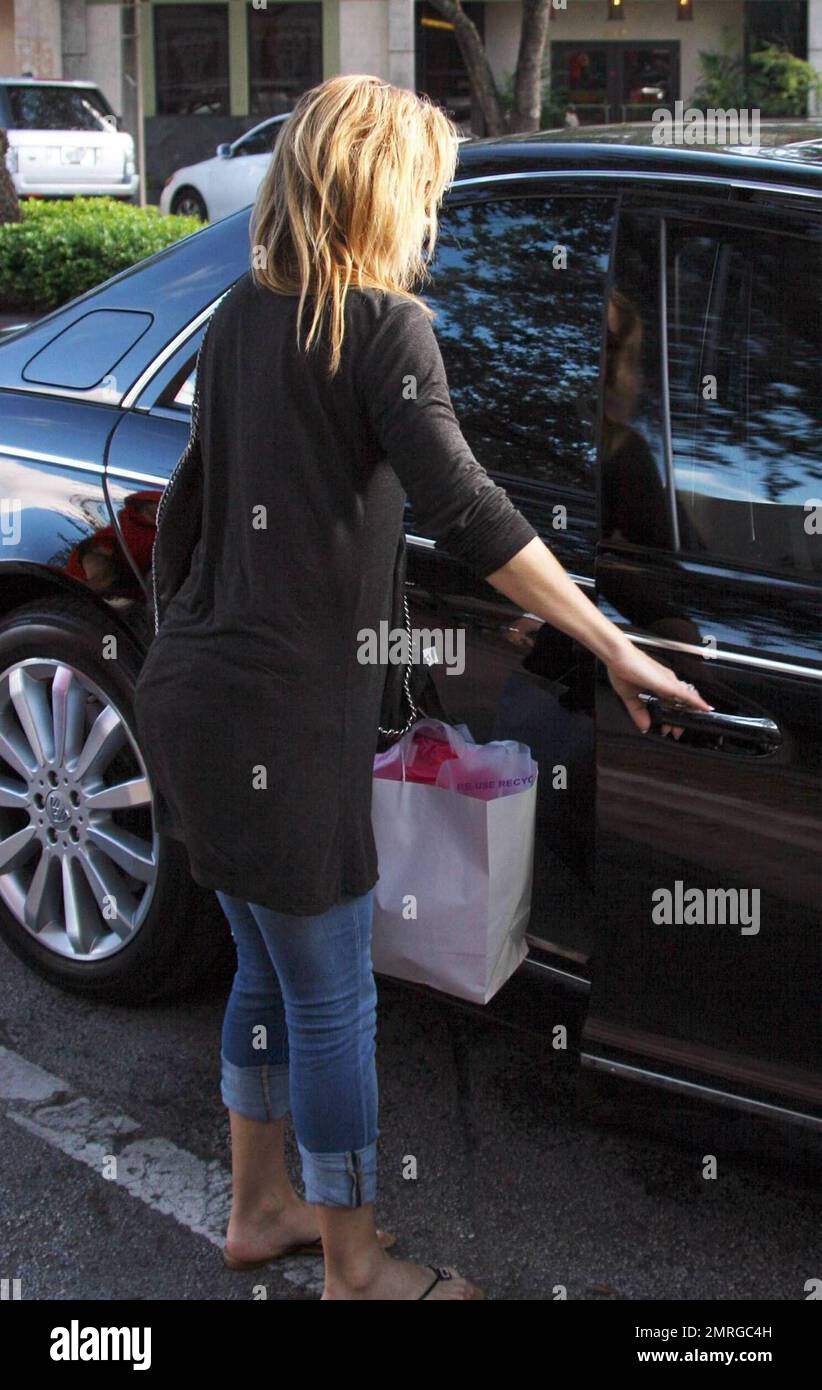 Kate Hudson and her beau Alexander Rodriguez lunch together at Houstons ...