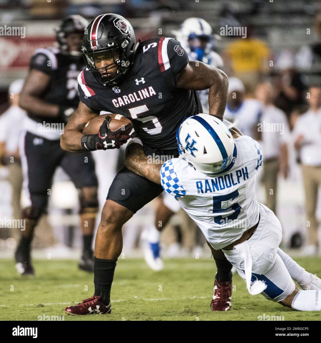 South Carolina running back Rico Dowdle (5) runs the ball against ...