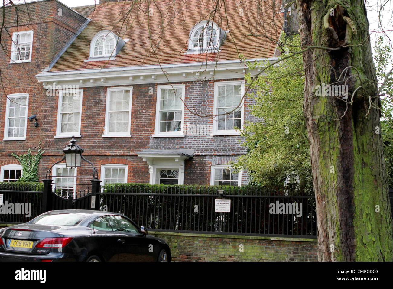 Exterior views of top model Kate Moss' new red brick Georgian-era ...