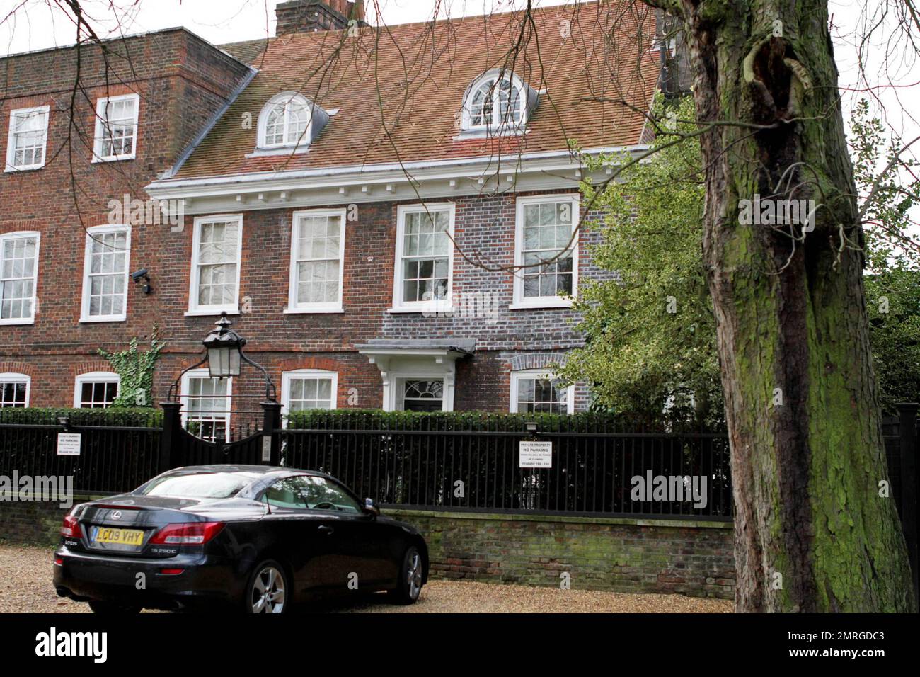 Exterior views of top model Kate Moss' new red brick Georgian-era ...