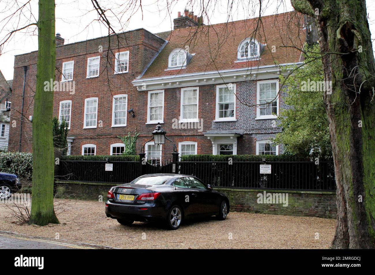 Exterior views of top model Kate Moss' new red brick Georgian-era ...