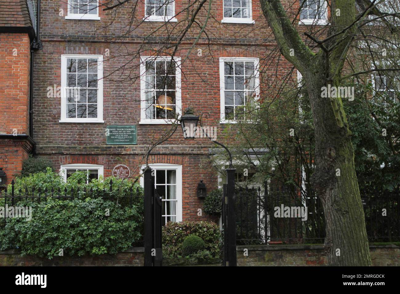 Exterior views of top model Kate Moss' new red brick Georgian-era ...